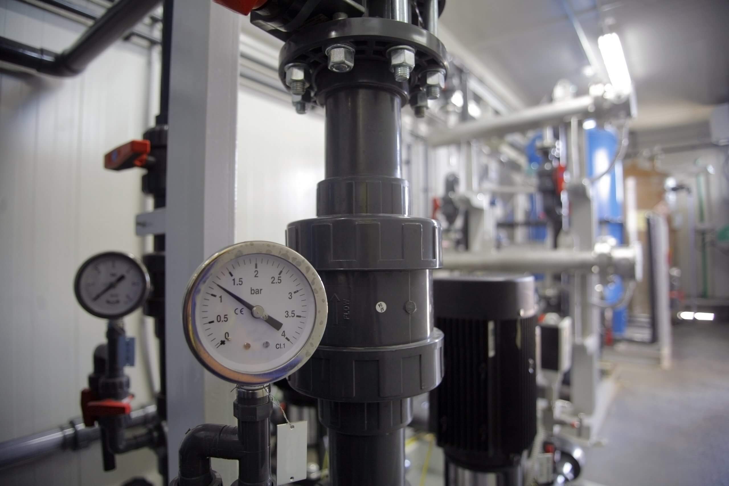 Weld Crack in a Circulation Water System • Dynaflow Research Group